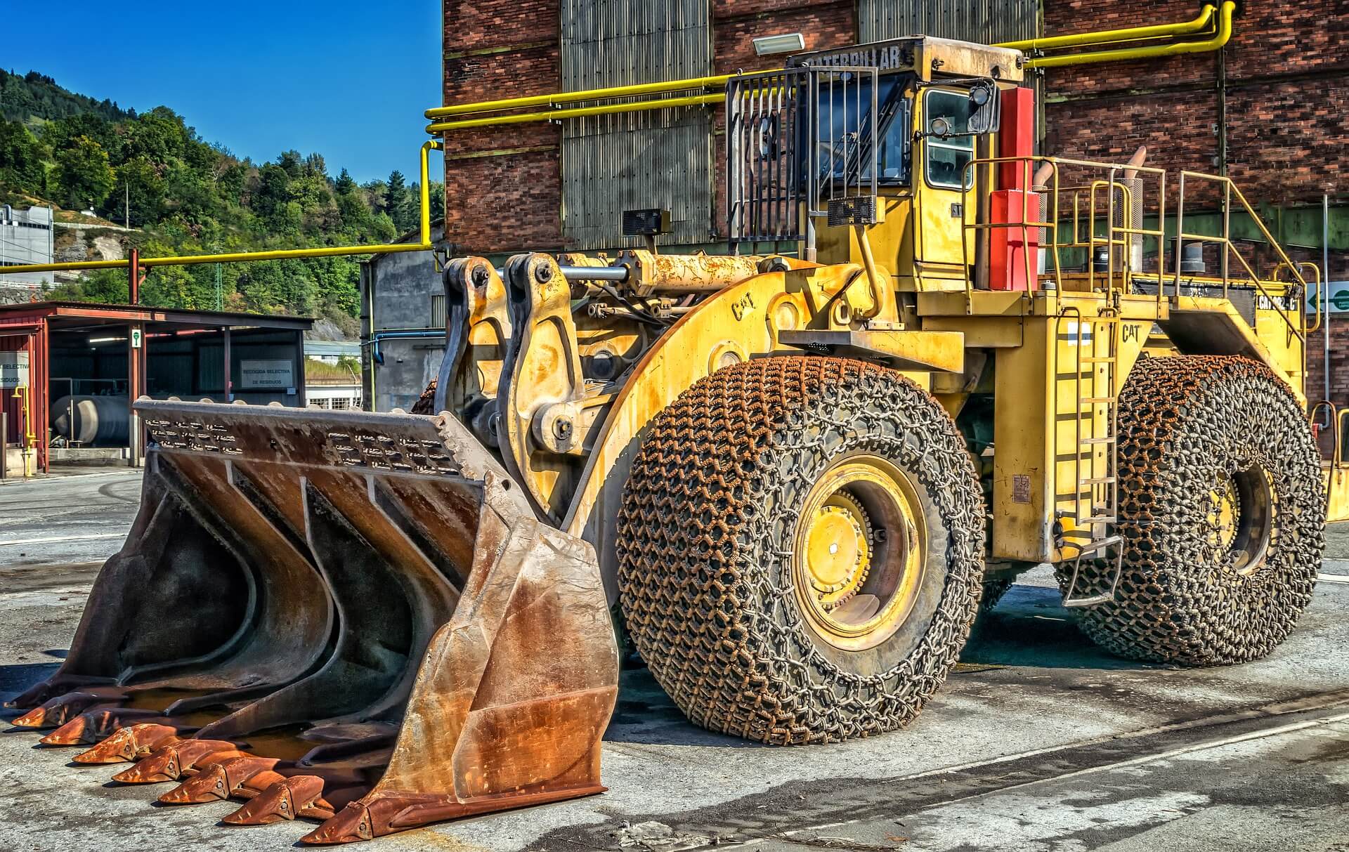 Falling Machinery Destroys Worker’s Leg - AutoAccident.com
